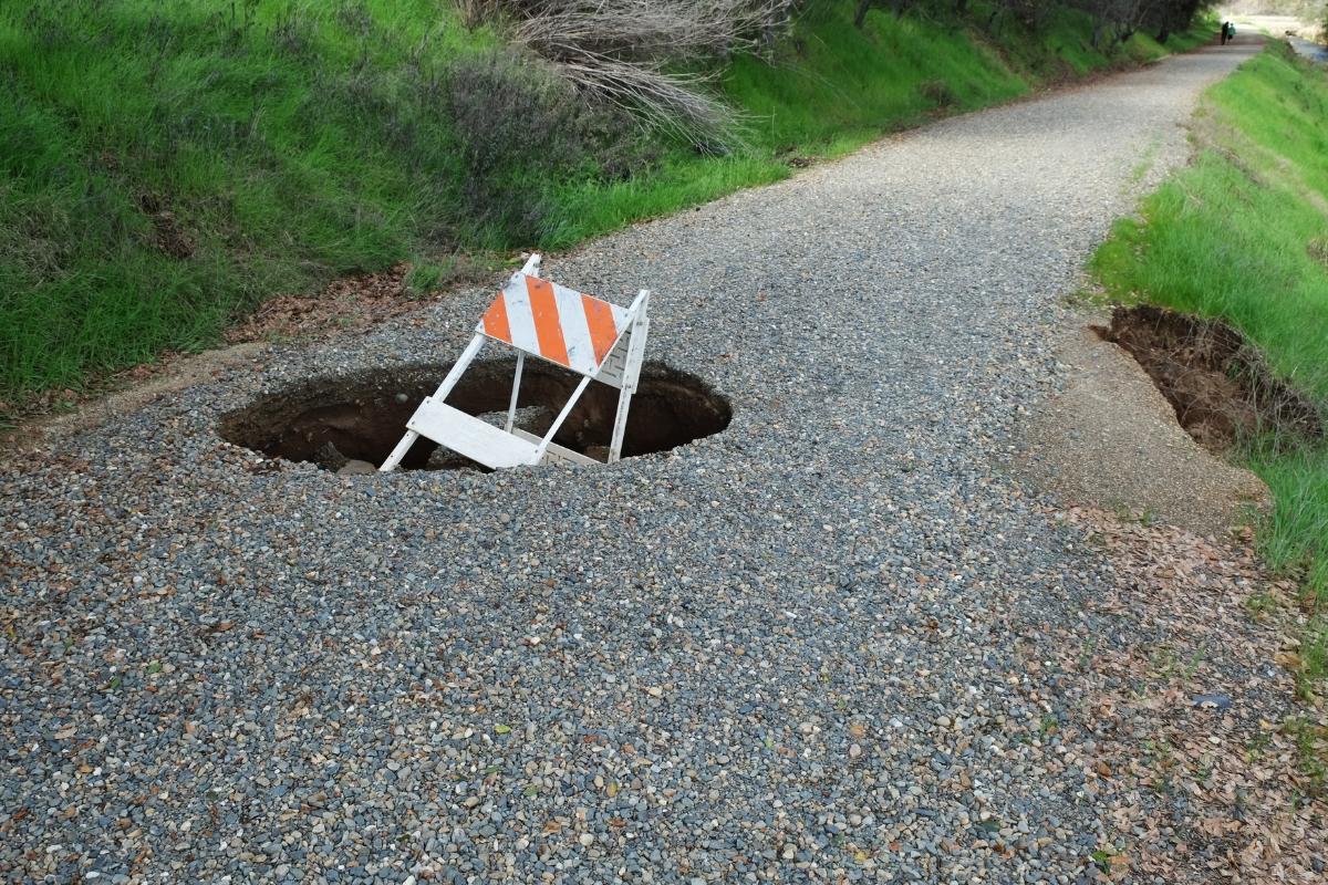 Qué es un socavón y cómo se produce - Resumen