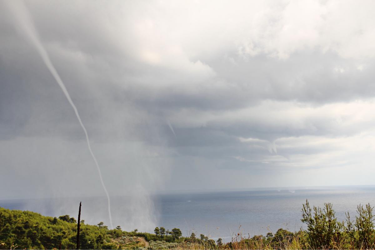 Tromba marina: qué es, por qué y cómo se forma - Resumen