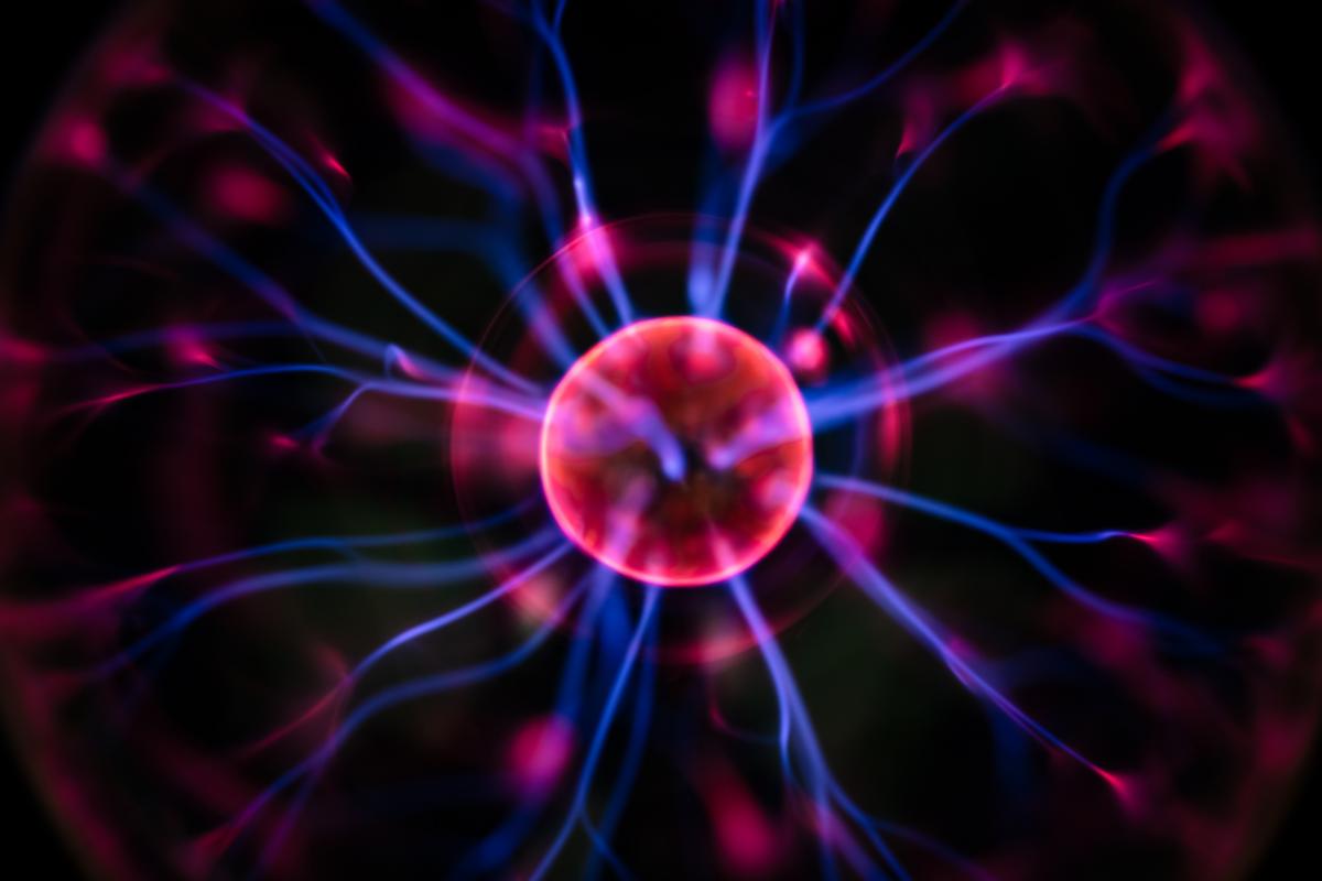 Estado plasmático: qué es, características y ejemplos - Resumen