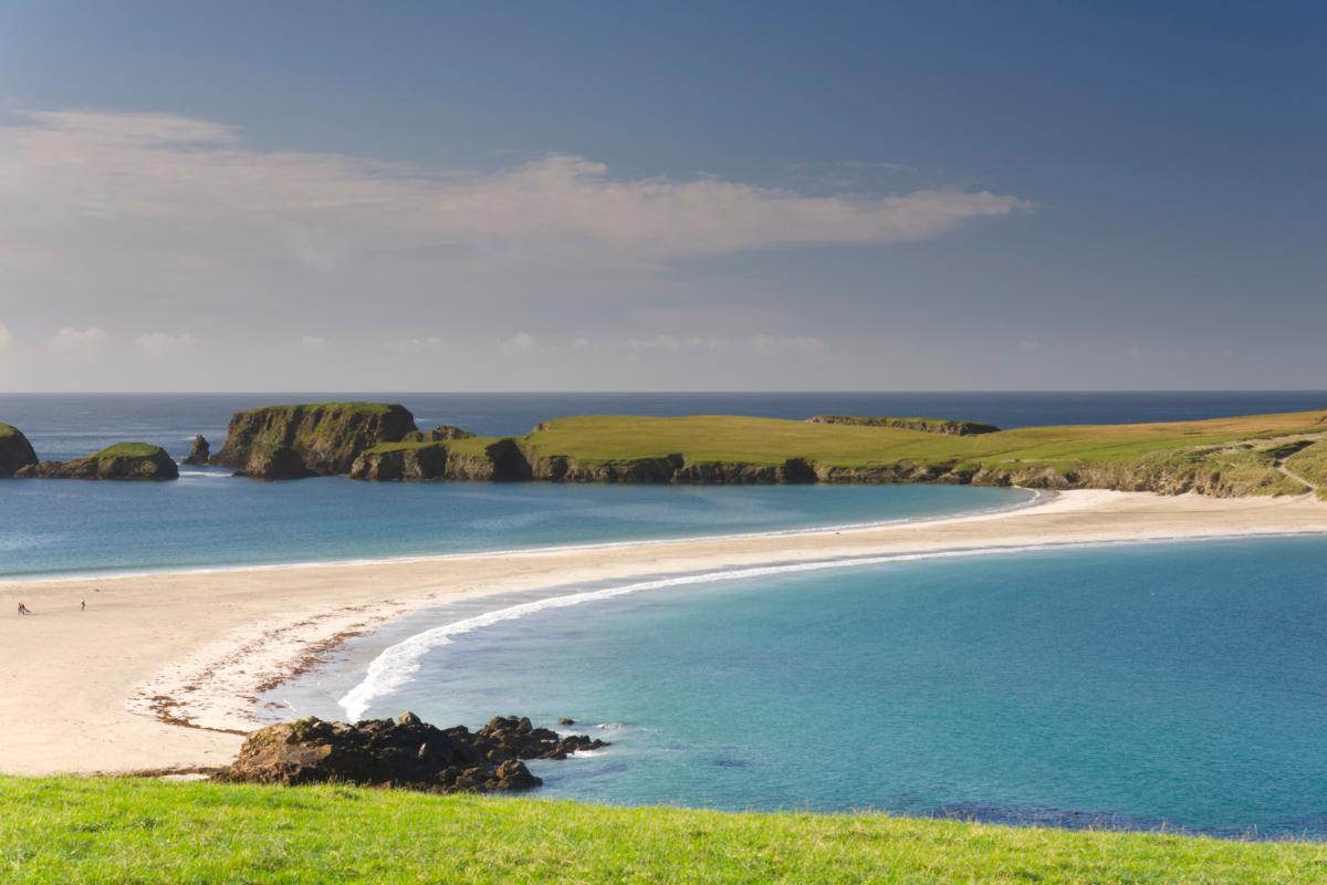 Tómbolos: qué son, cómo se forman y ejemplos - Resumen